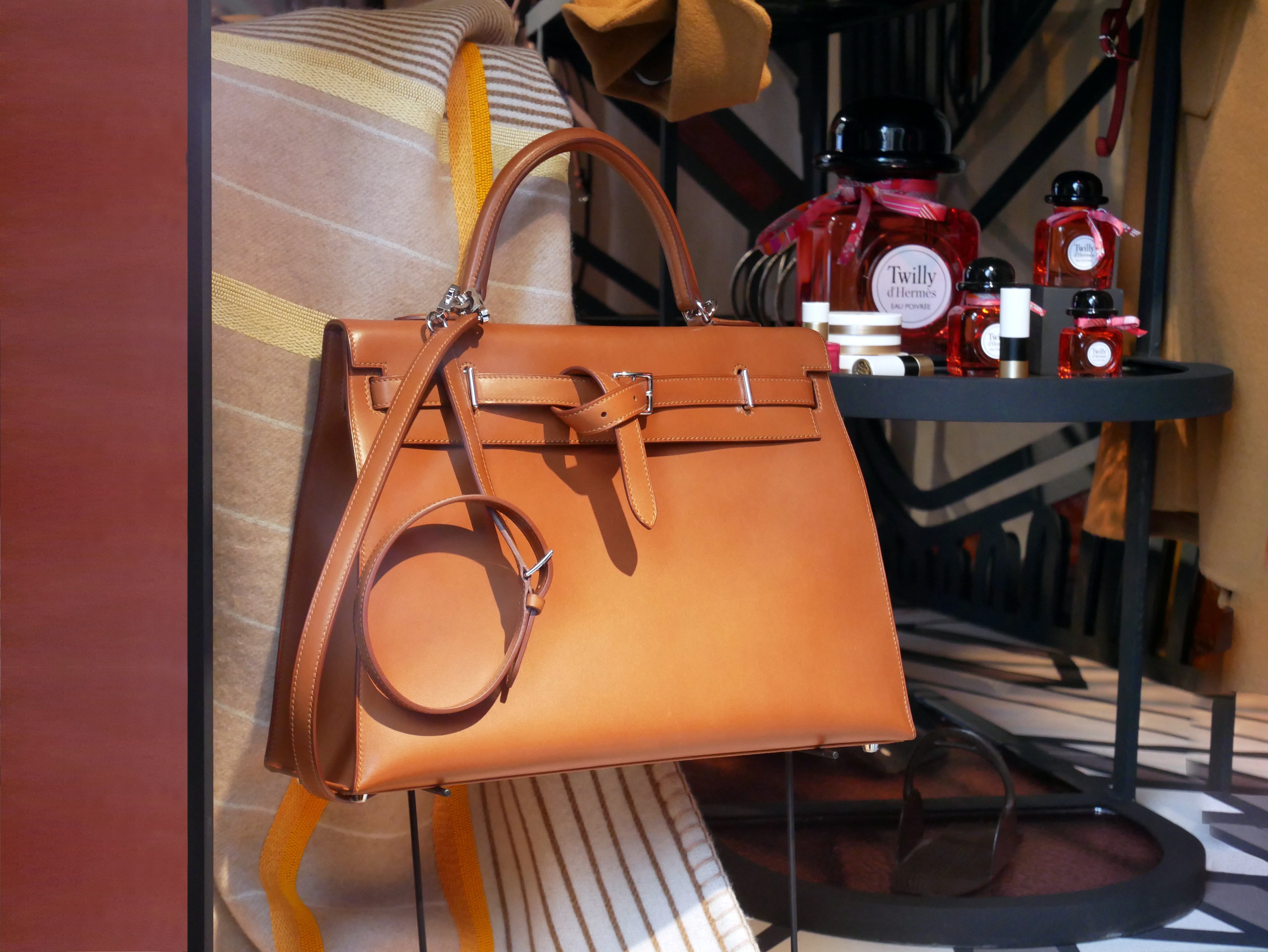 The Must-Have Designer Accessories for 2025 - The Relux